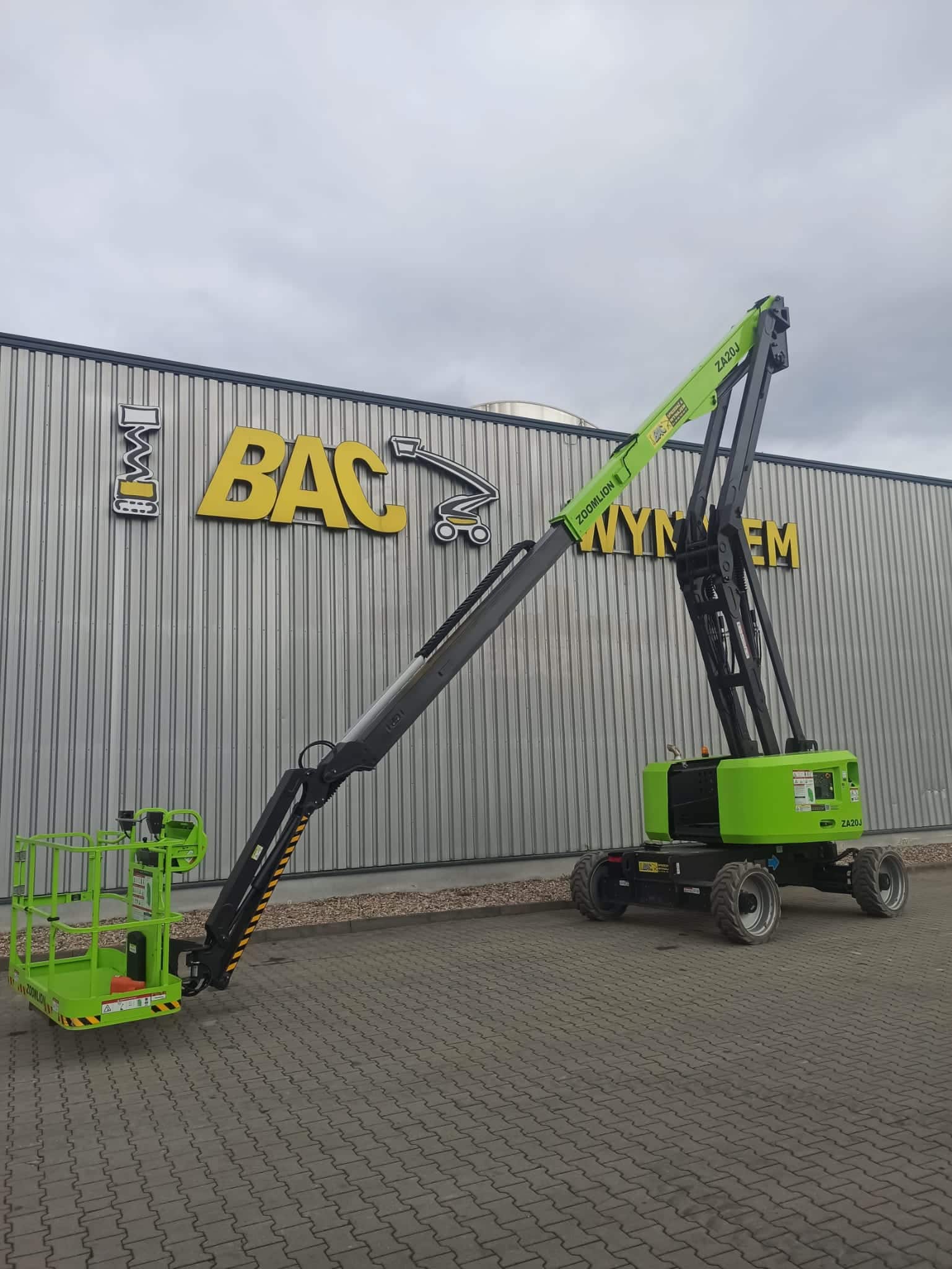 Zoomlion ZA20J rental - 4x4 telescopic boom lift